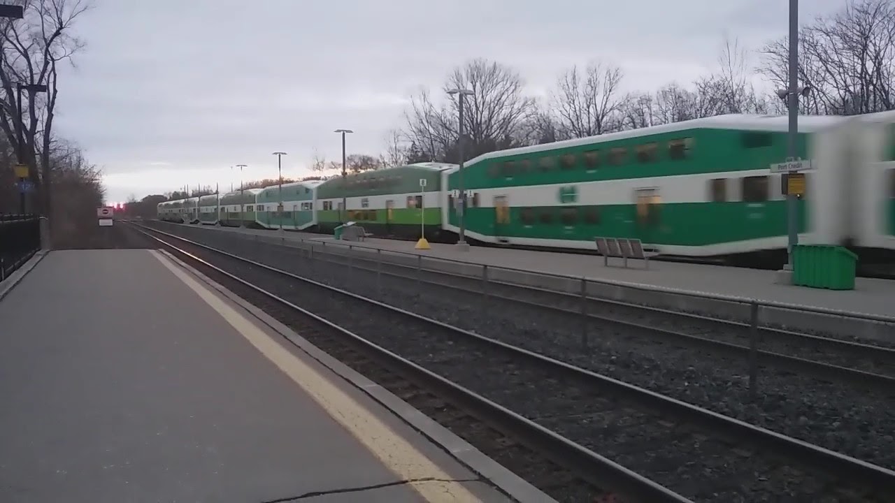(Express) GO Transit 330 At Port Credit - YouTube
