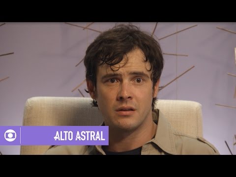 Alto Astral: Sérgio Guizé é Caíque, um rapaz com habilidades sobrenaturais