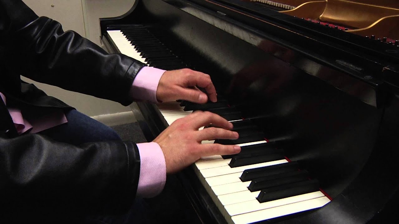 Dr. José Beviá Performs Ravel's "Sonatine" - YouTube