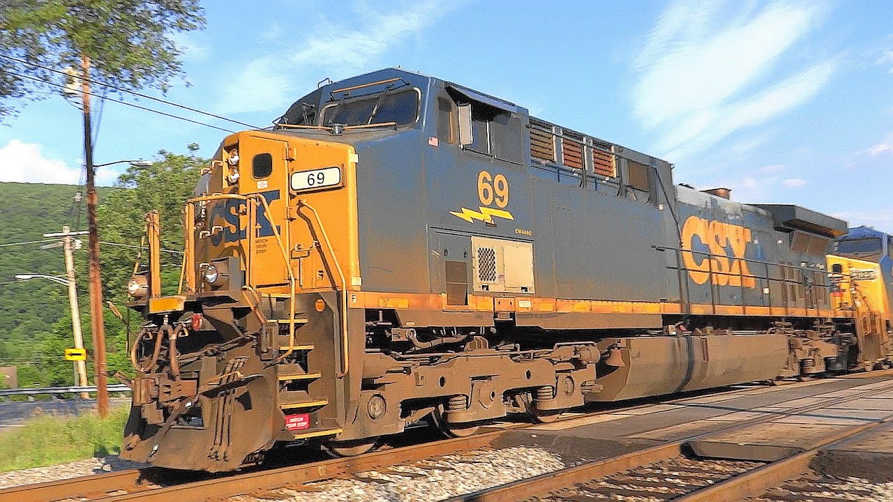 CSX Autorack Train Through Hyndman, Pennsylvania - YouTube