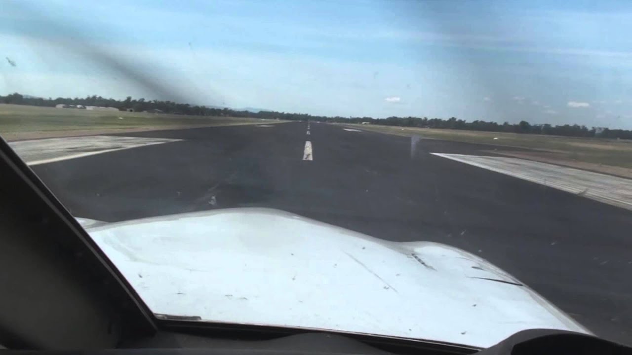 Landing Runway 11 at Gunnedah (YGDH) - YouTube