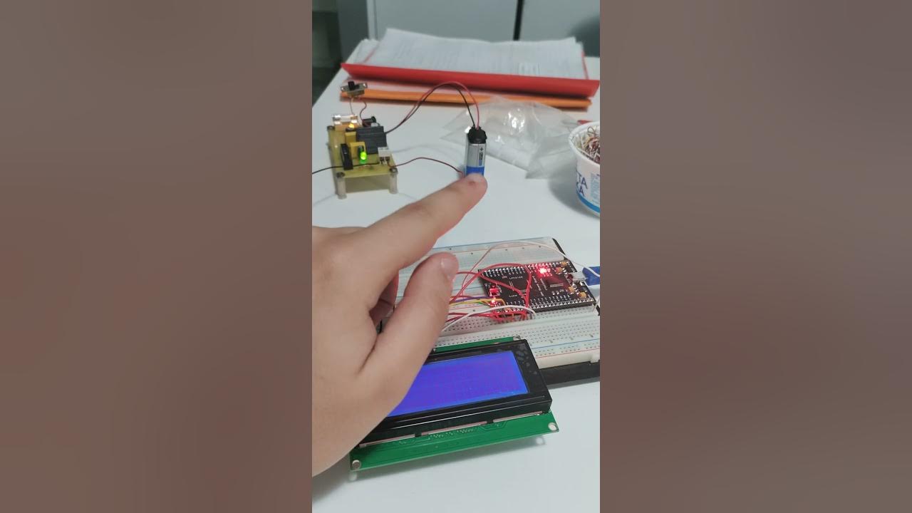Displaying my name on LCD using the LPC2129 - YouTube