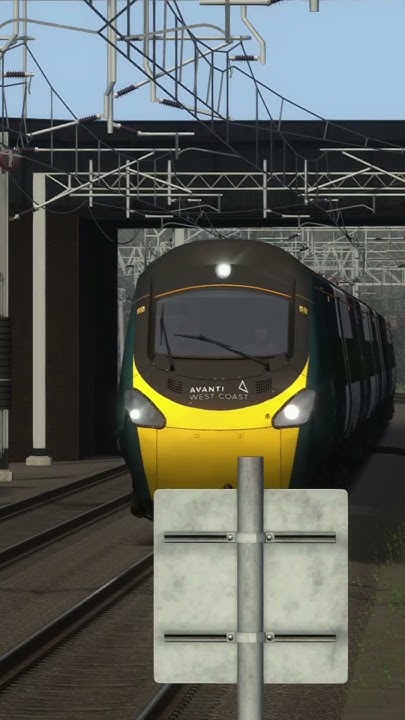 2 class 390s passing through Leighton Buzzard - YouTube