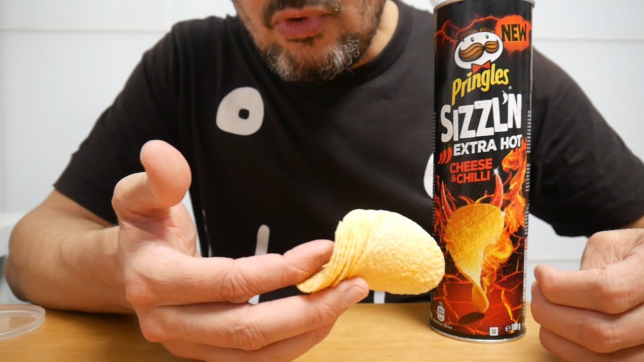 ASMR PO POLSKU – Pringles Sizzlin Chili Cheese Chipsy - YouTube