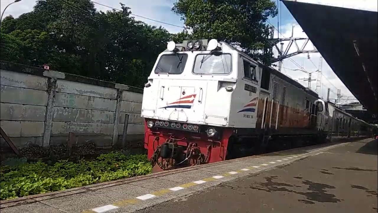 KLB Kirim Rangkaian Kereta Api Kepresidenan RI 2 Melintas Stasiun ...