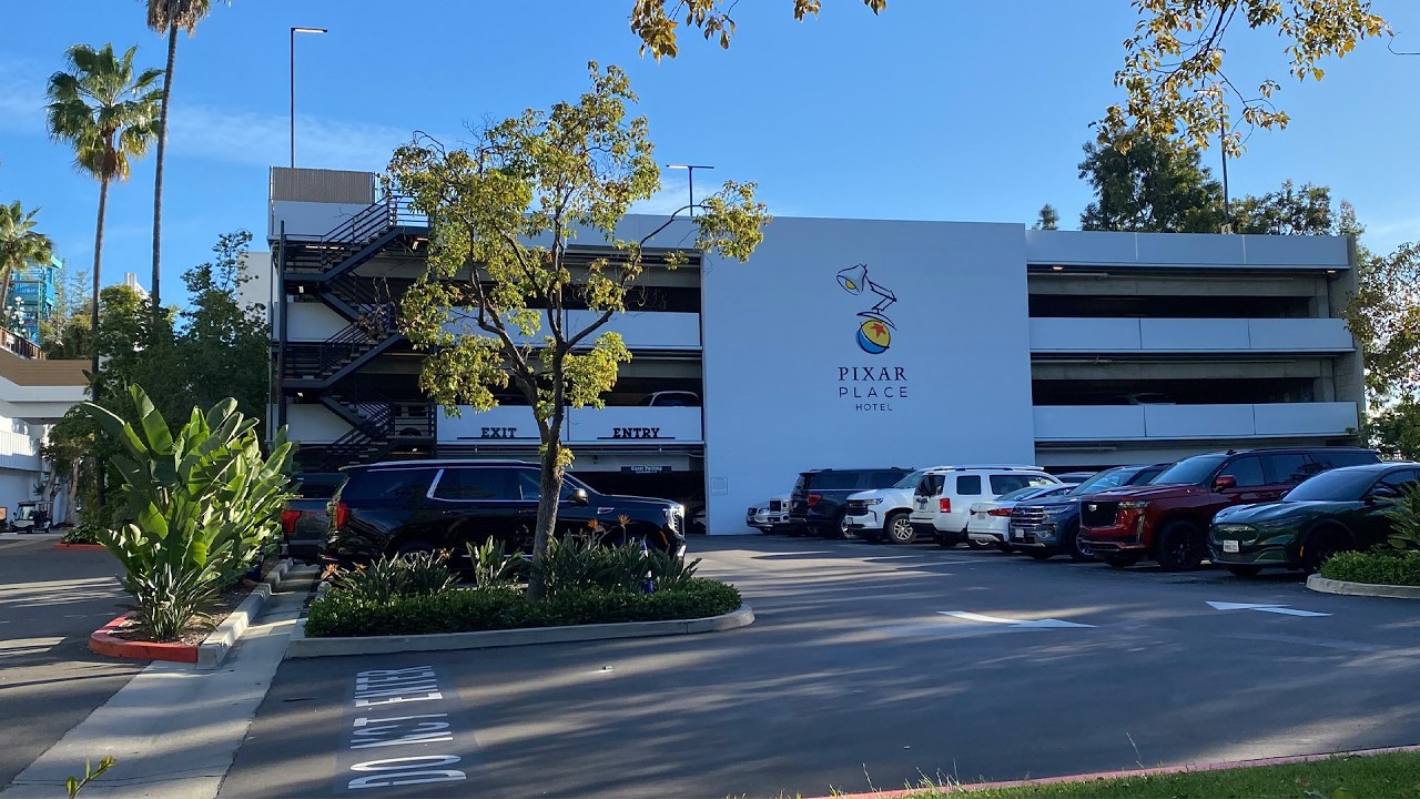 WALKING OUTSIDE OF PIXAR PLACE HOTEL TO WALK TO DOWN TOWN DISNEY - YouTube