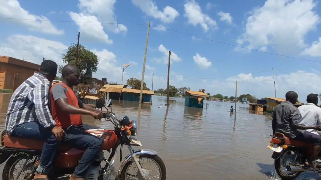 Unexpected floods at Elegu border Uganda and South sudan - YouTube