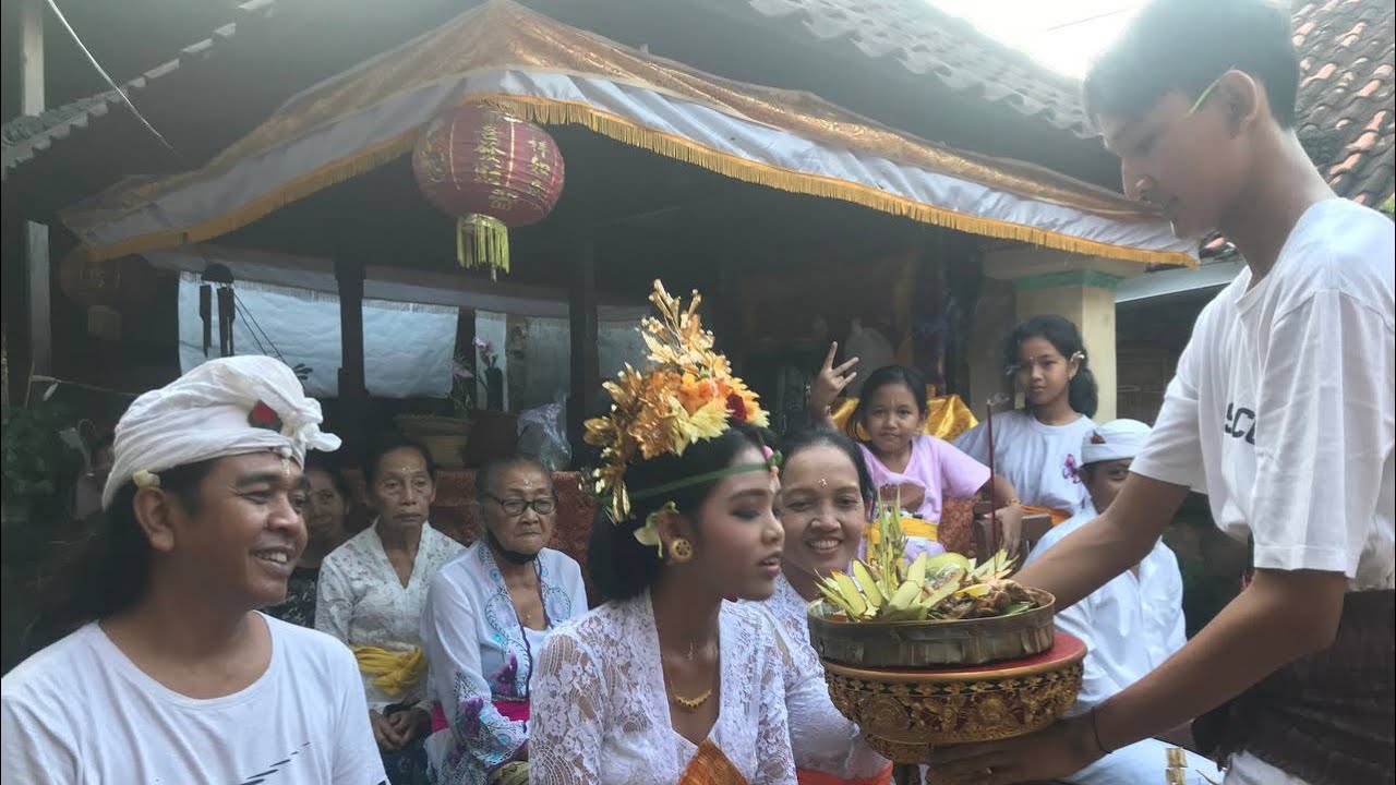 Menek Kelih Ceremony - YouTube