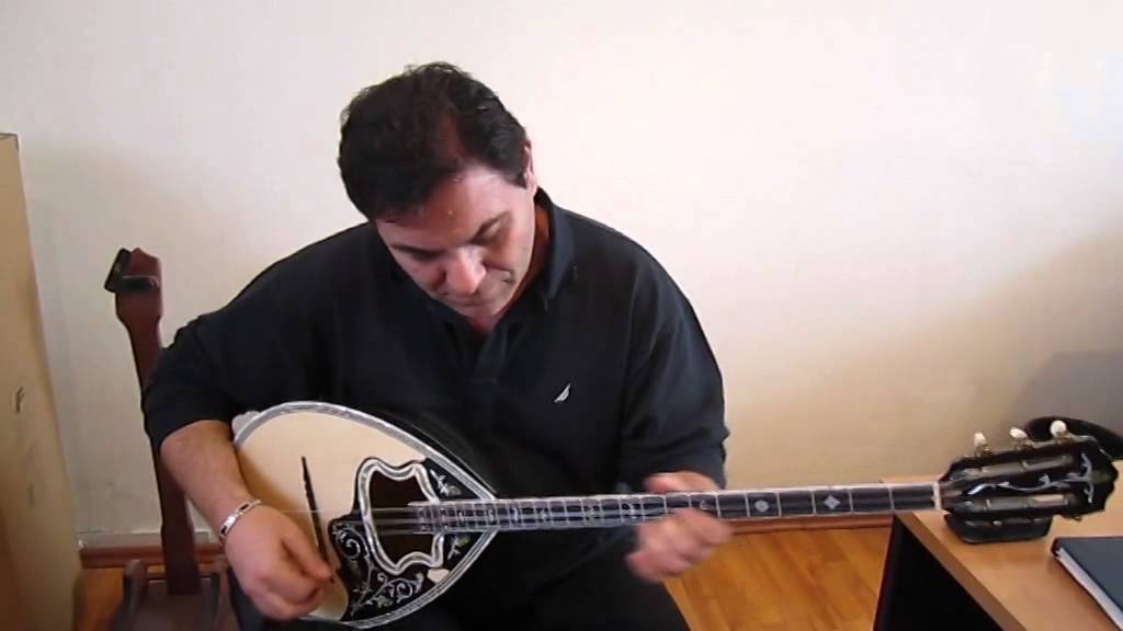 O Λευτέρης Λαζάρου με μπουζουκι κατασκευης Bouzoukia Vamvakas - YouTube