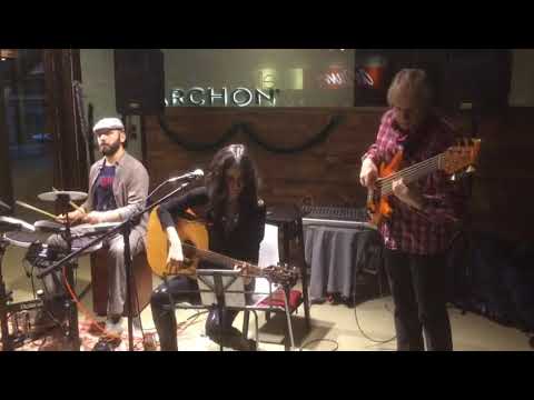 Özge Kalyoncu - Tutamıyorum Zamanı