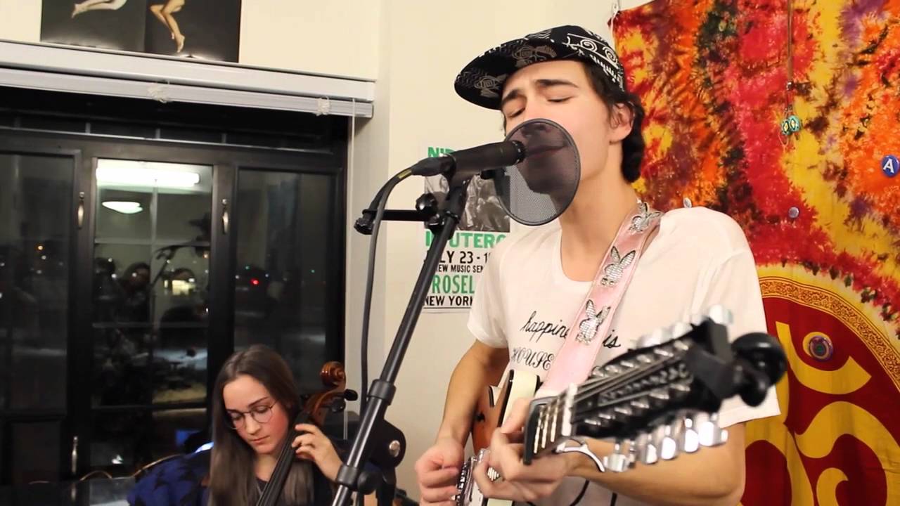 Dorm Sessions // Kyle Duke (& the brown bag boys) - YouTube