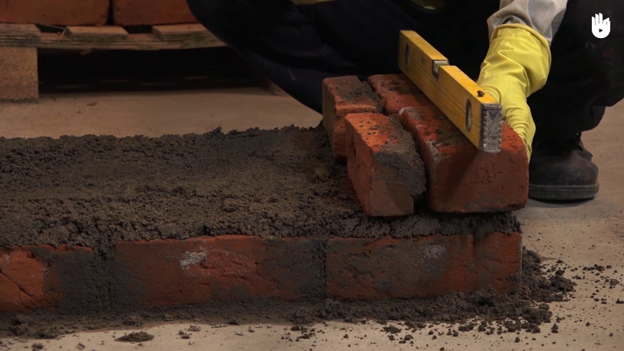 How to Use a Spirit Level Masonry - YouTube