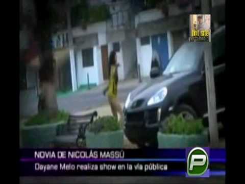 Dayene Mello - Meneandose en la via Publica