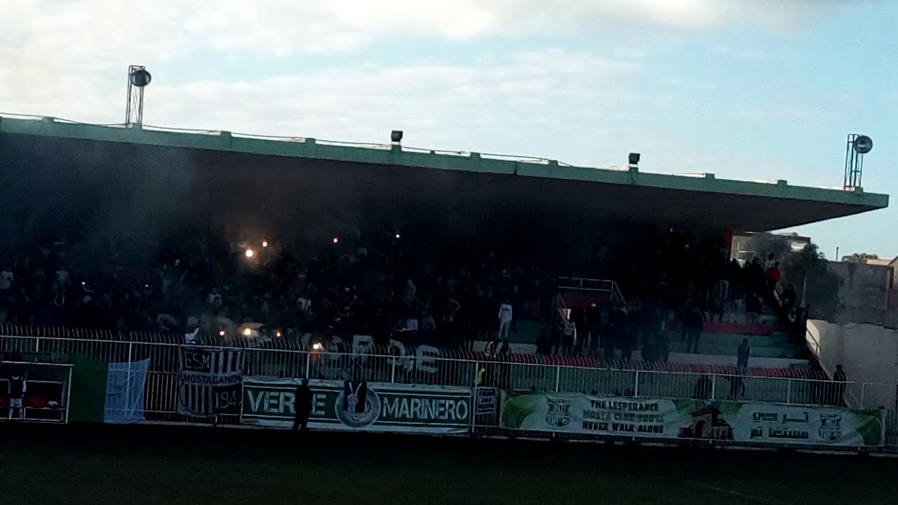 Les supporters de l'ESM Mostaganem toujours à la hauteur - YouTube
