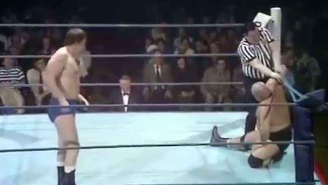 Wayne Bridges vs Ian Muir - YouTube