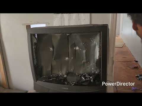 Smash huge Toshiba 32 inch CRT tv