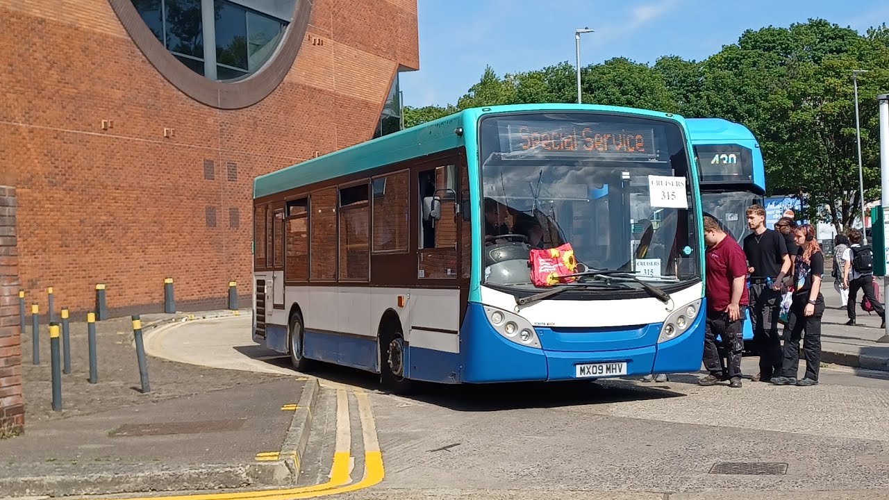 Cruisers ex-Metrobus ADL Enviro200 MX09 MHV at Redhill Bus Station ...