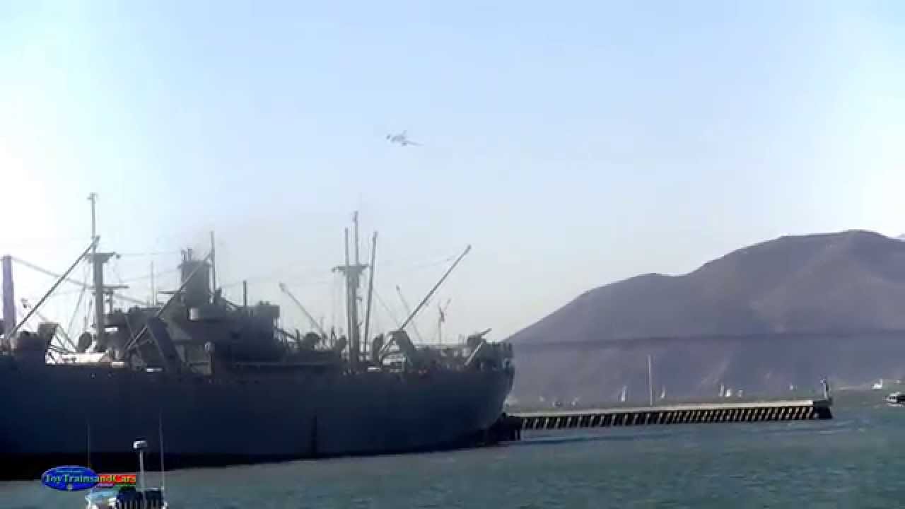 United Airlines 747 Golden Gate Bridge Fly By Fleet Week San Francisco ...