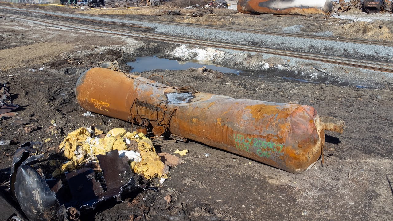 East Palestine, OH Train Wreck Carnage and Clean Up 2/25/2023 - YouTube