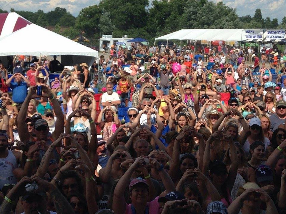 FrogFest Crowd Sends Love to Craig Morgan - YouTube