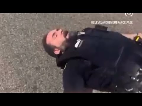 Police Officer injured while jumping onto a moving vehicle! - YouTube