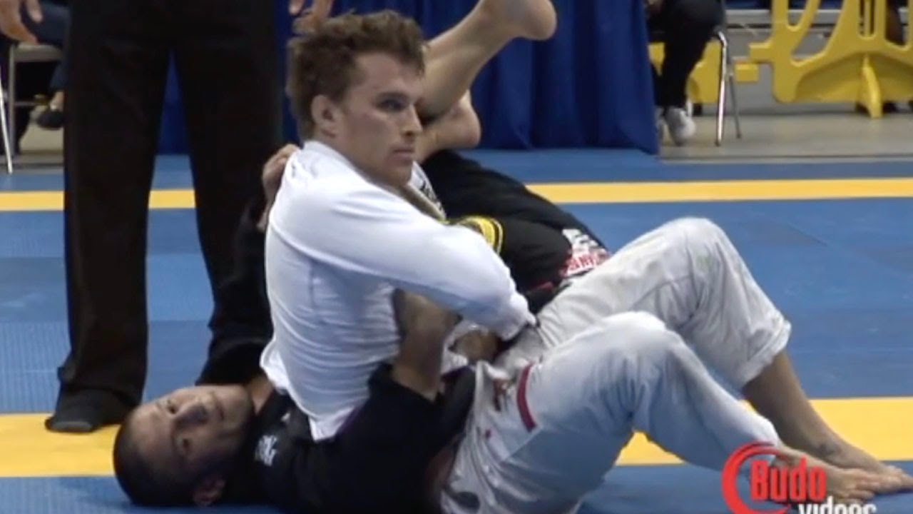 Claudio Calasans VS Clark Gracie / Pan Championship 2011 - YouTube
