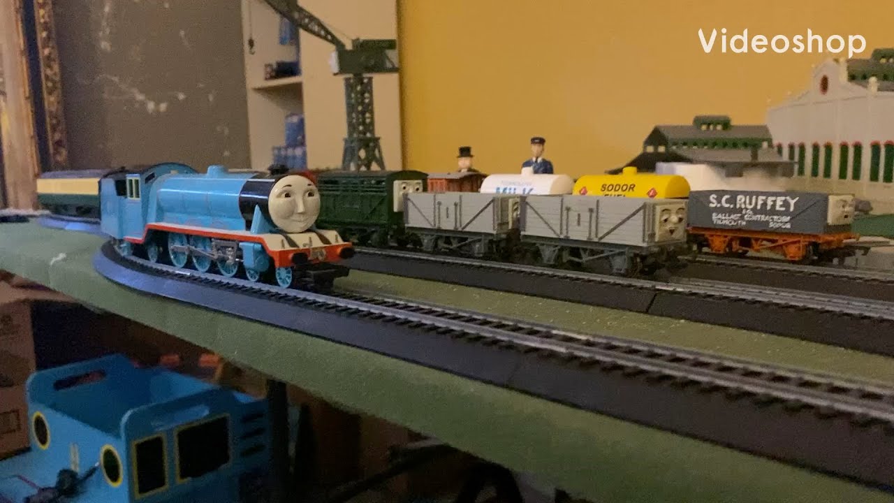 Bachmann Gordon departs with the express - YouTube