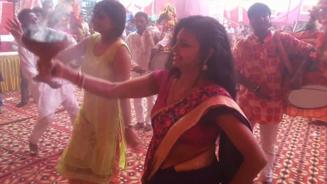 Indian Dance in Durga Puja in Delhi / Durga Puja Dance in Delhi - YouTube