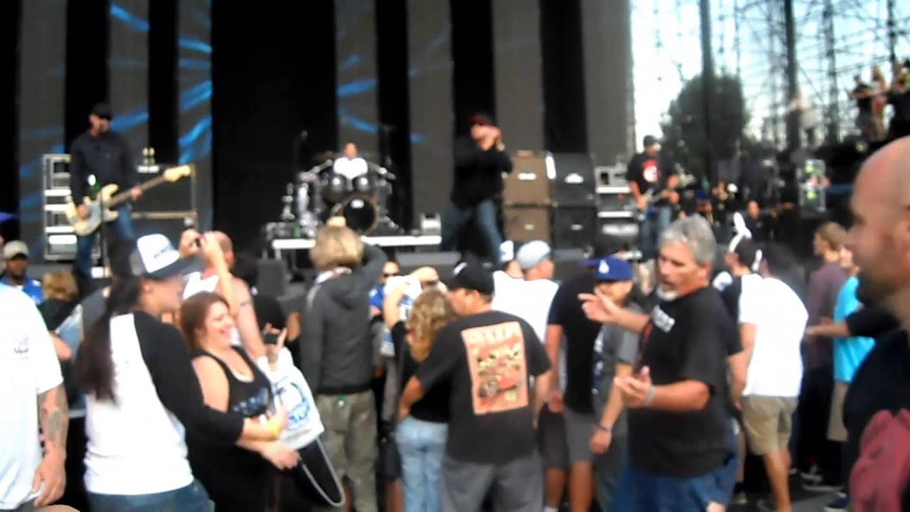 Epicenter at Verizon Amphitheater, Irvine 09-21-13, from pit, Pennywise ...