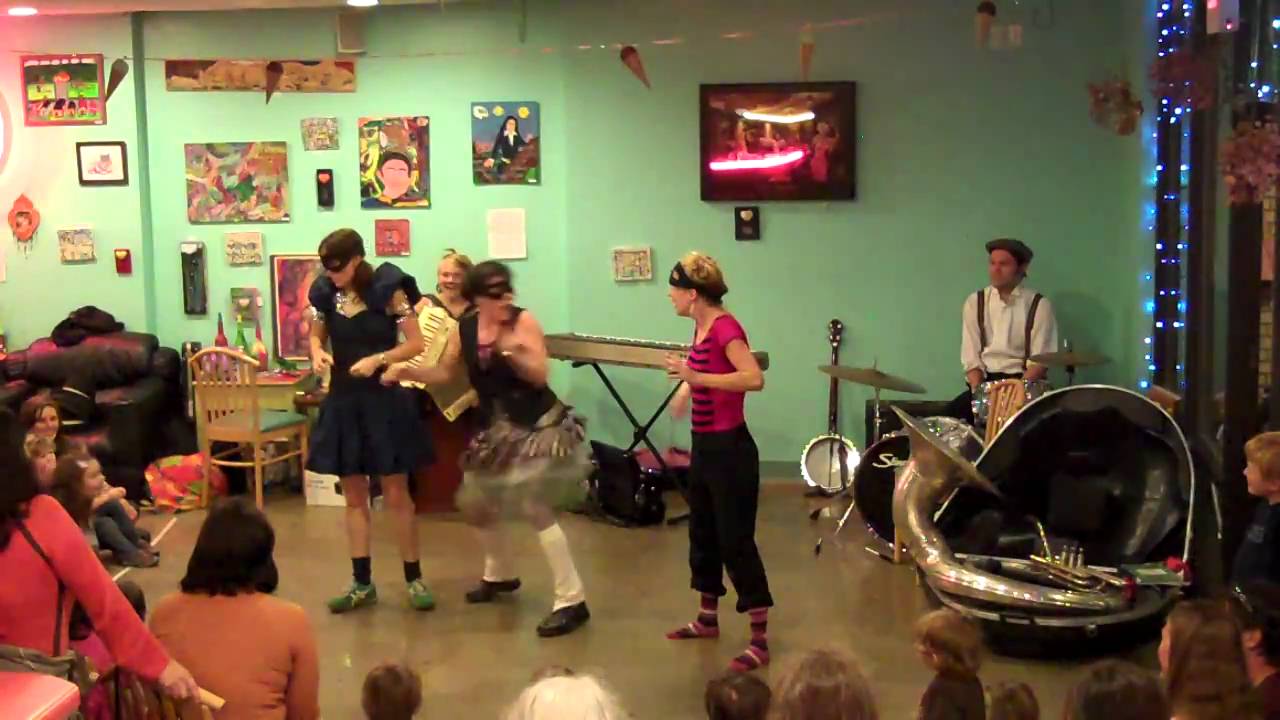 The Runaway Circus 2.MP4 - YouTube