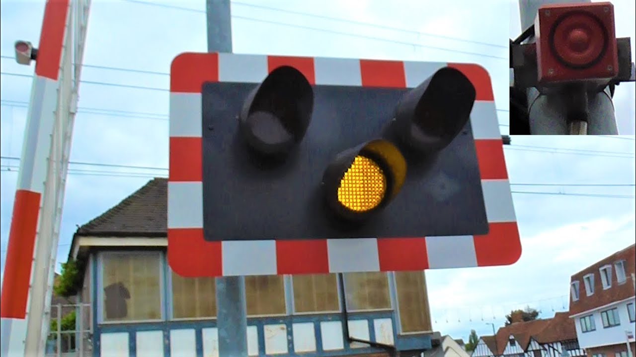Colchester (East Gates) Level Crossing, Essex - YouTube