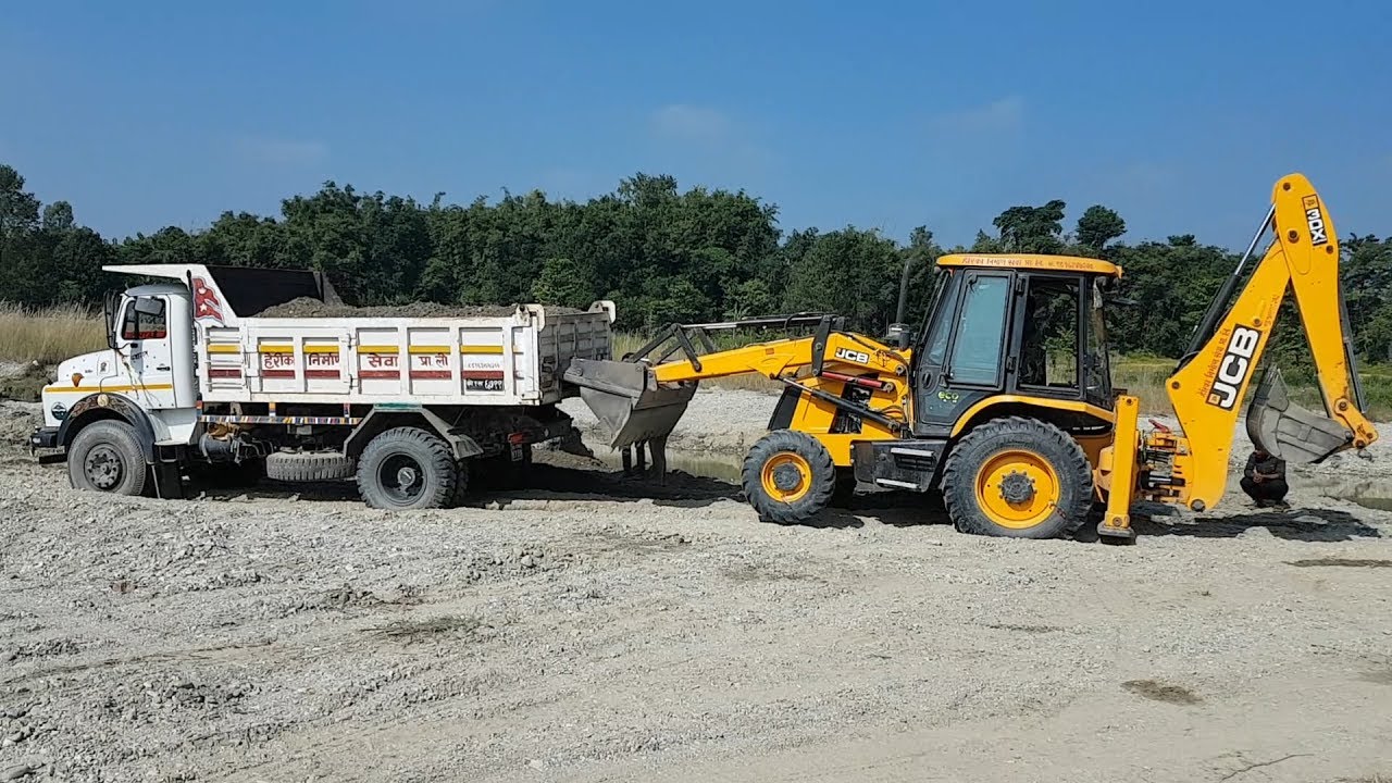 JCB Dozer Pushing Truck - JCB Working on Sandy Place - YouTube