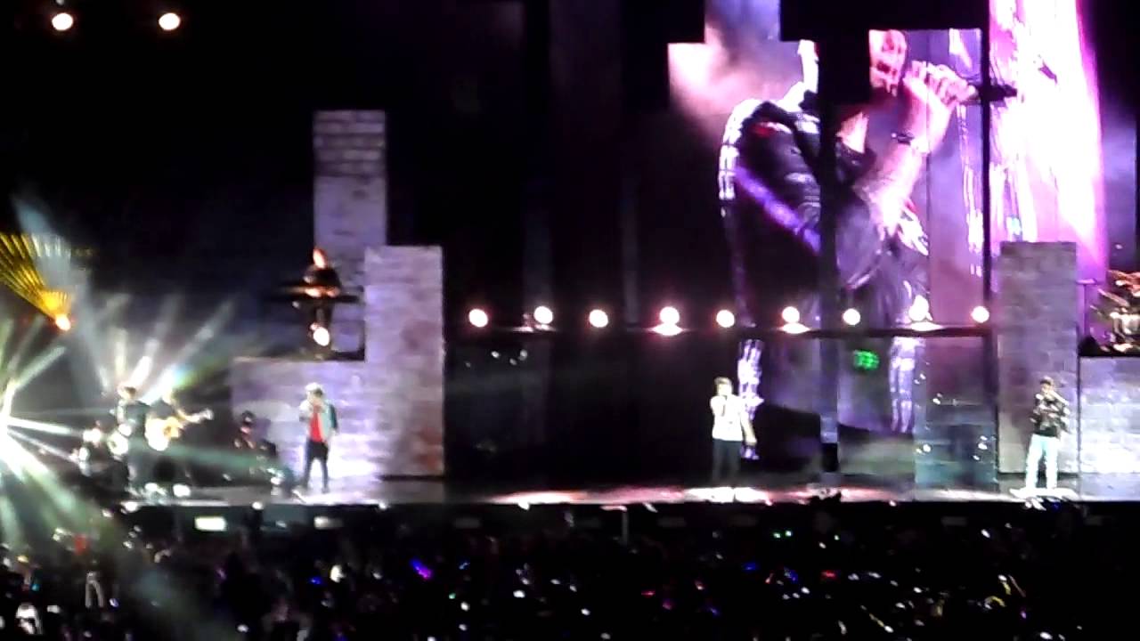 One Direction - More Than This LIVE O2 Arena - YouTube