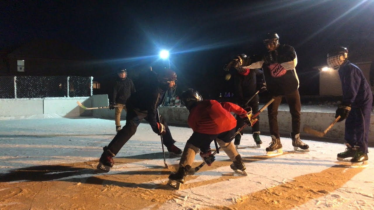 Alpena father builds backyard hockey rink - YouTube