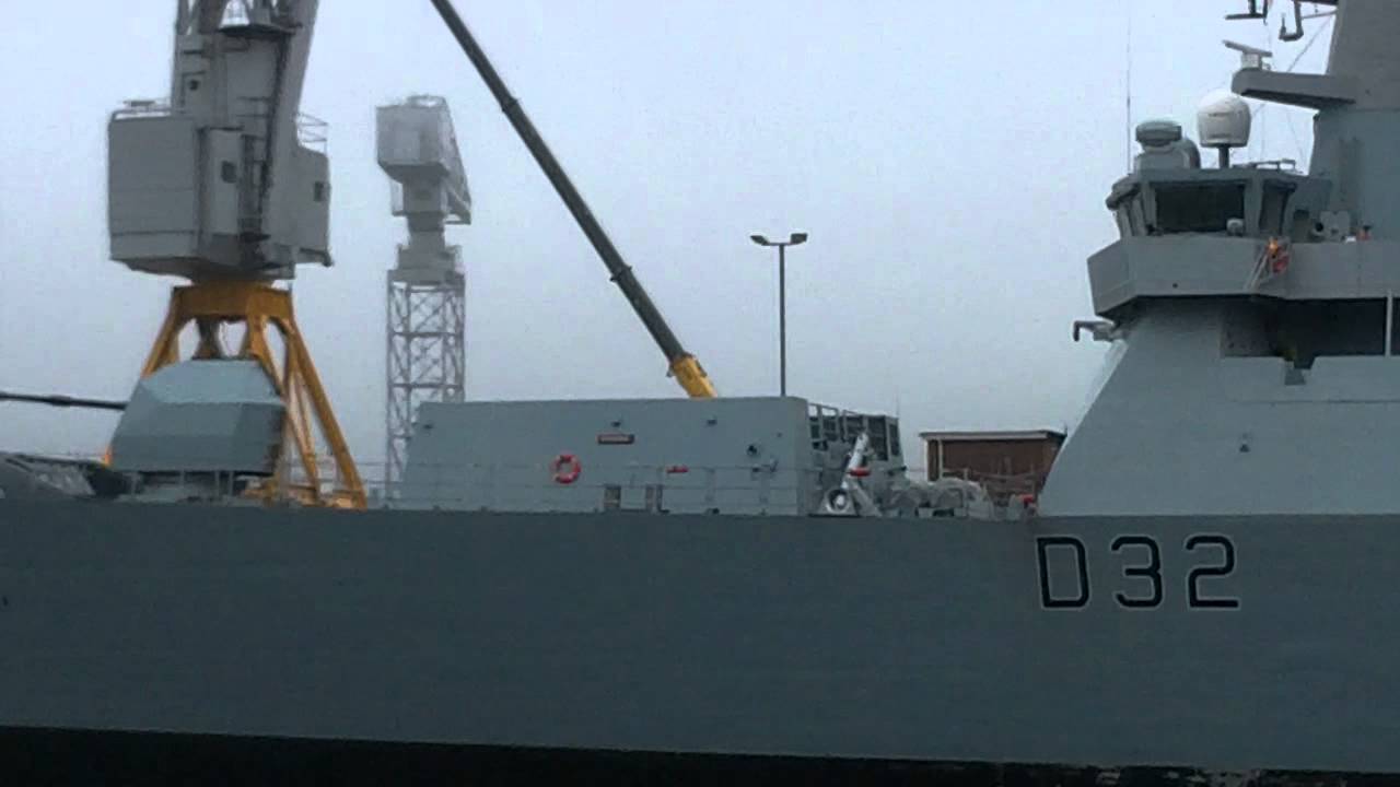 type 45 destroyer receives vulcan phalanx 1b - YouTube