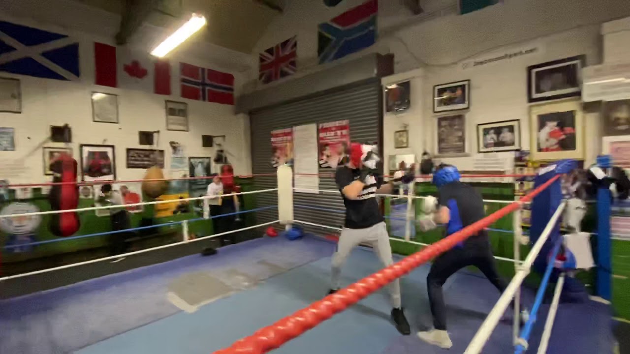 Dion (red) vs Taylor (blue) -Boxing (PE GCSE video evidence) - YouTube