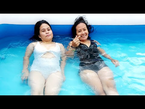 Breakfast in the pool