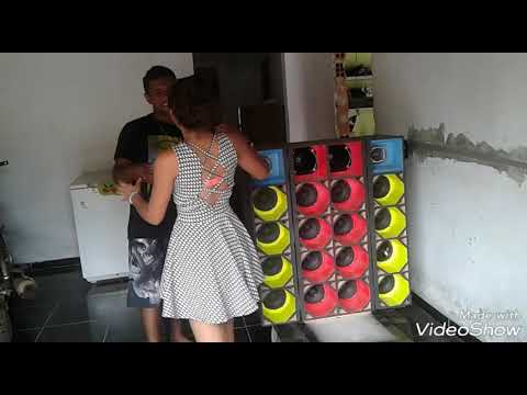 Dançando reggae com mini paredao