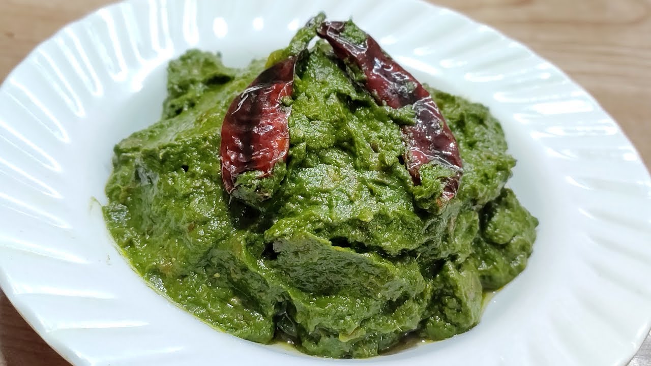 बथुआ का साग इस तरह बनाओगे तो उँगलियाँ चाटते रह जाओगे। Bathua ka saag ...