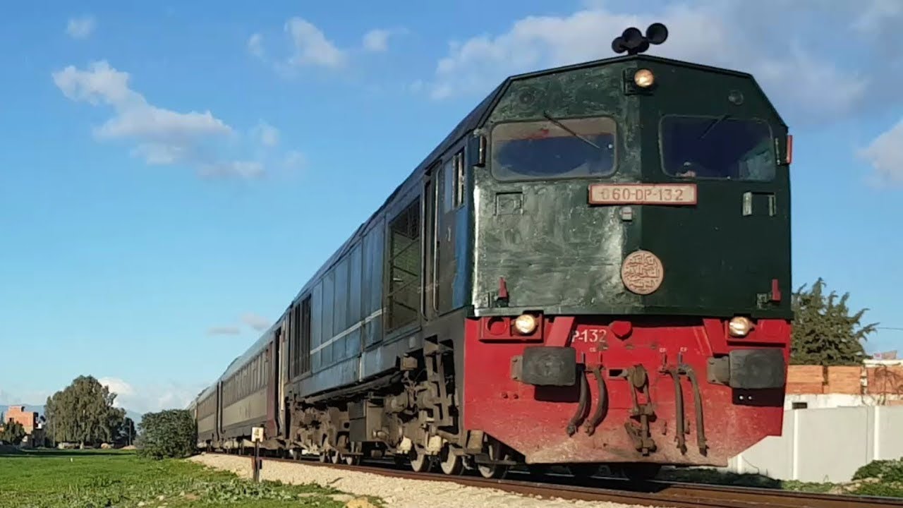 SNCFT🇹🇳LOCOMOTIVE 060-DP-132 LEADING TRAIN N TA/9 FROM TUNIS TO ...