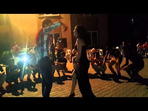 harıka mezdeke oynuyor