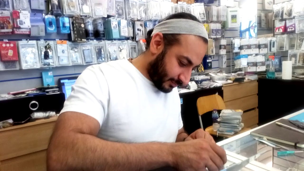 Expert Phones and Workshop 13b Smelly Alley Reading - YouTube