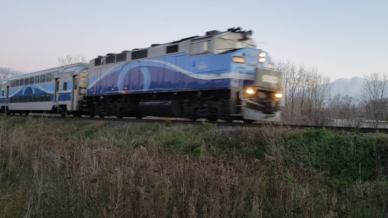 FALL TRAINS EXO Commuter at St Henri Signal With F59PH - YouTube