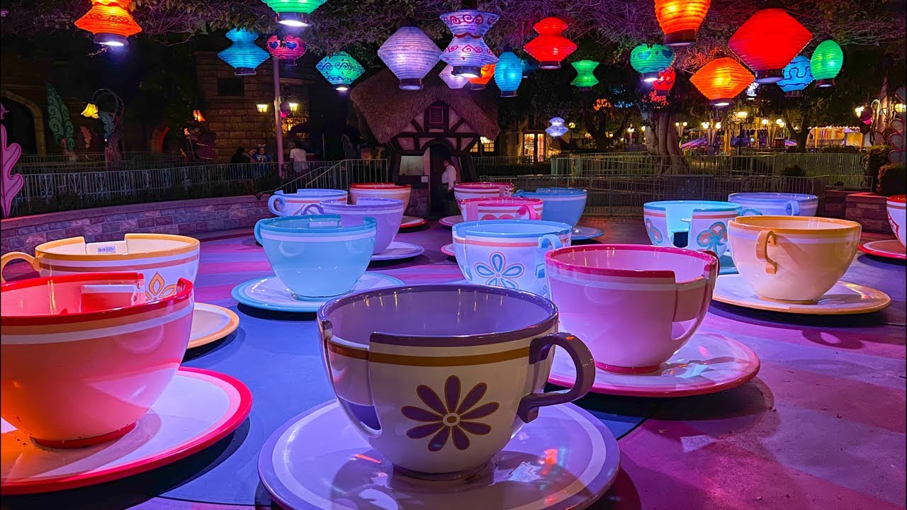 🔴 Sunday Funday Activities at Disneyland LIVESTREAM! - YouTube