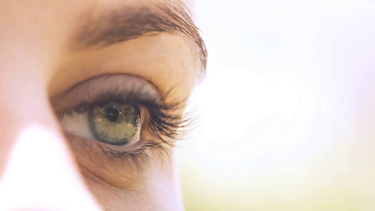 Girl's Eye in Slow Motion - Visualise Innovation - YouTube