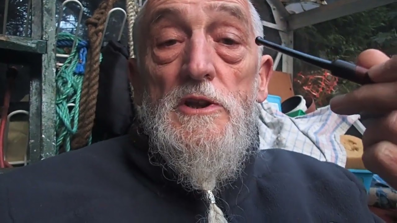 The Orlik 3/4 Ounce with Samuel Gawith Cob Plug - YouTube