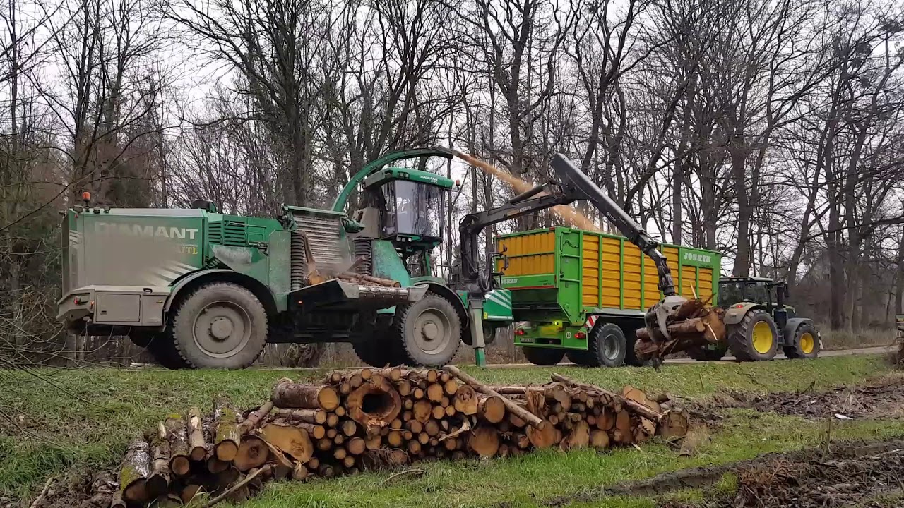 Albach DiAMANT 2000 I Holzhacken I Lohnunternehmen Waitl - YouTube