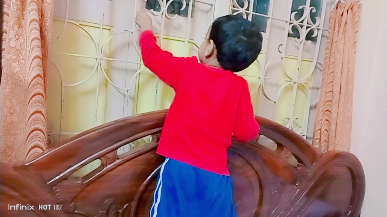 Multitasking kid.....busy boy - YouTube