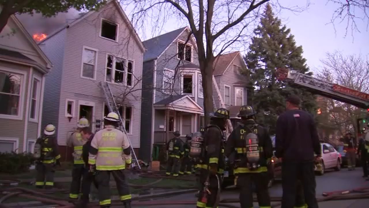 Woman rescued from Chicago house fire; 2 families displaced - YouTube