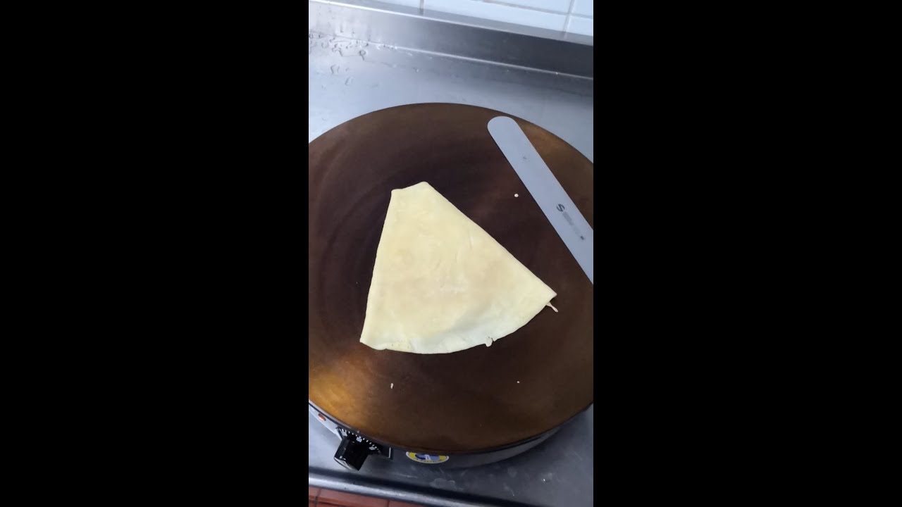 🔴EASY CREPES TRIANGLE FOLDING - YouTube